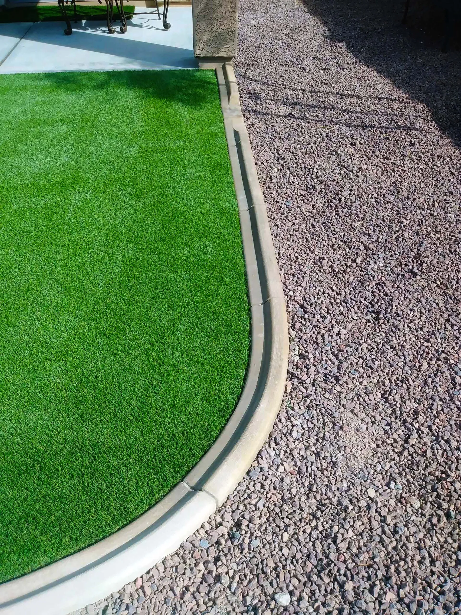 Landscape Curbing Enhances Your Outdoor Area | Artificial Grass Masters